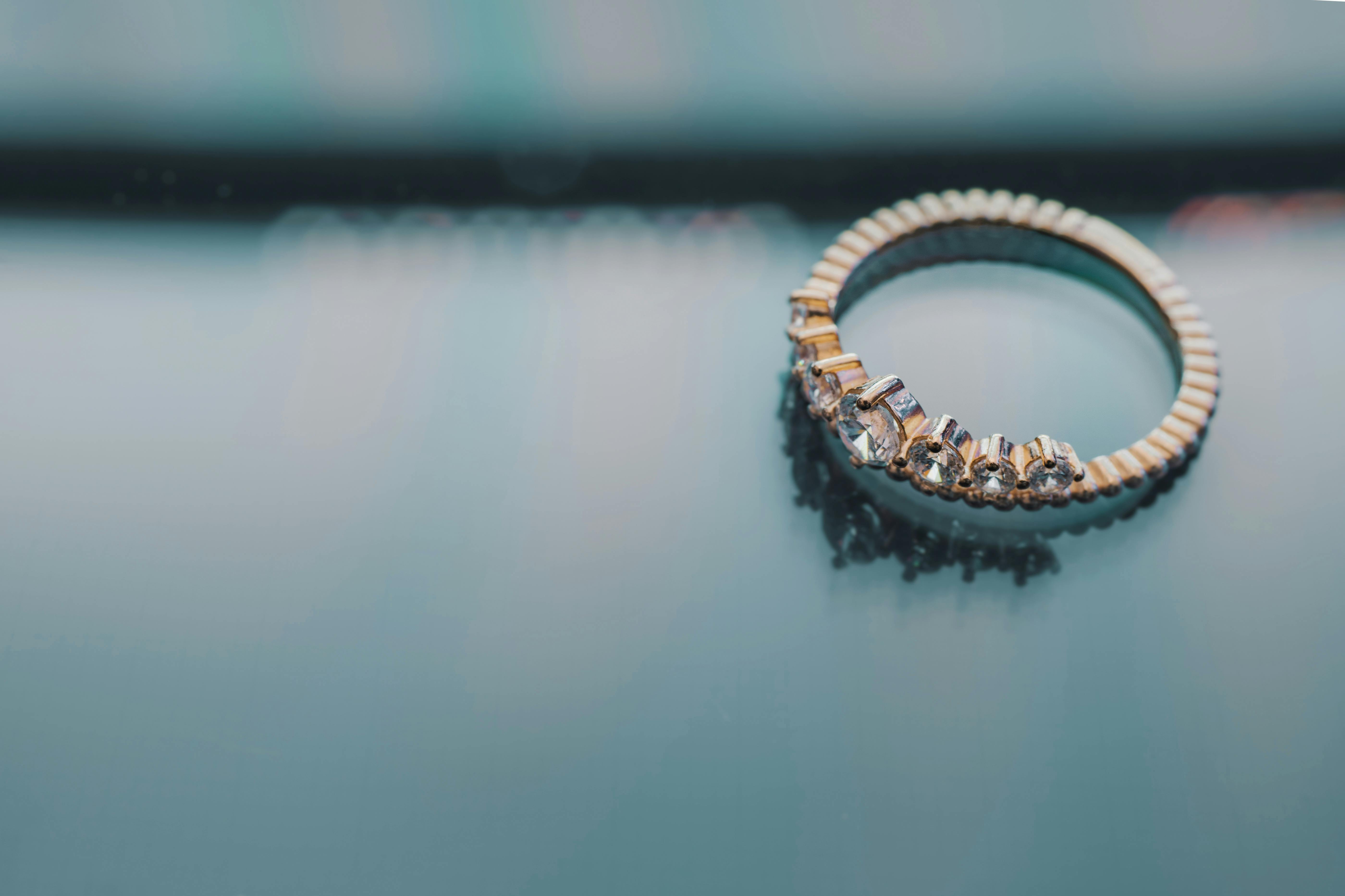 Engagement Ring Budget Guide: How Much to Spend (2026)
